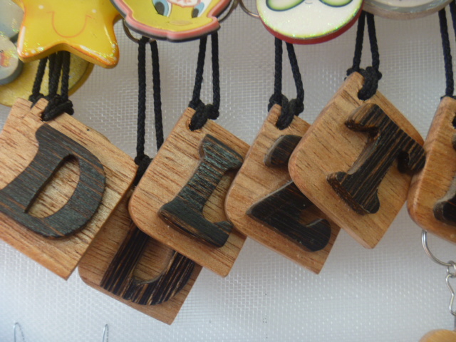 LLAVEROS MADERA CHONTA $6000 | Artesanías Lumar